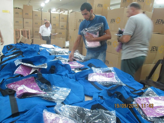 Winter Clothes Packages for Syrian families displaced by conflict | 特定非 ...